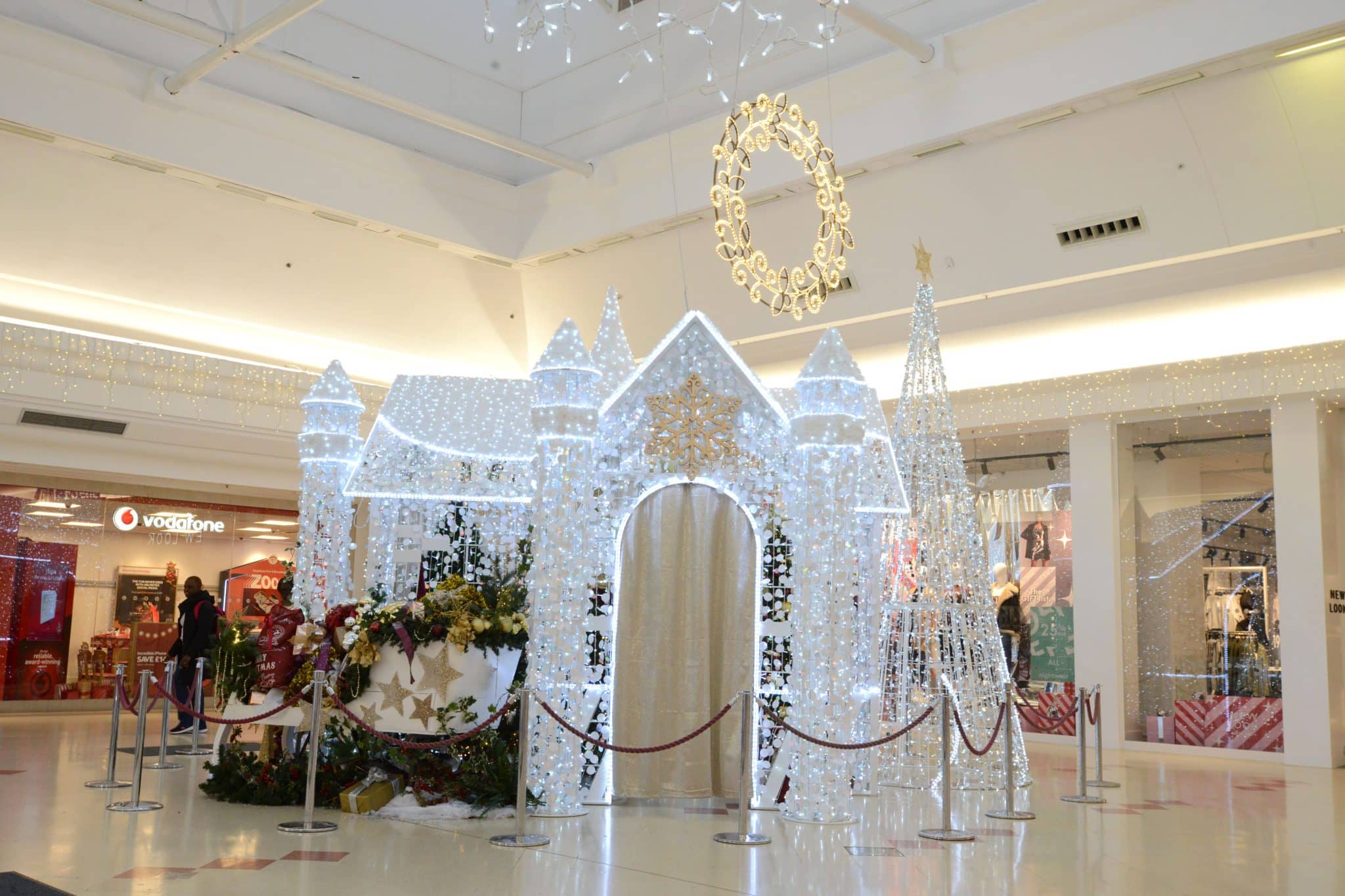 Santa’s Ice Castle, The Grinch & VR Sleighs: the Bridges unveils ...